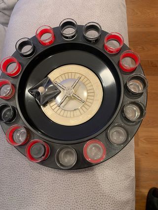 roulette russa con bicchierini