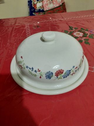 Vassoio con coperchio in ceramica per formaggi