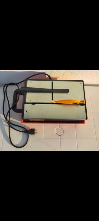 TAGLIAPIASTRELLE ELETTRICA AD ACQUA