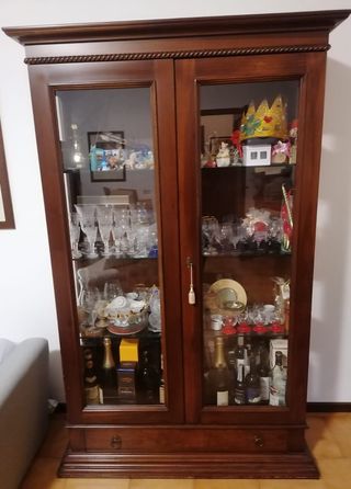 Vetrina in legno noce