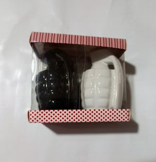 Sale e Pepe a forma di bomba a mano