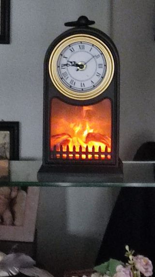 Orologio con caminetto batterie/usb