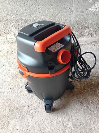 Apparecchio aspiratutto con soffiatore