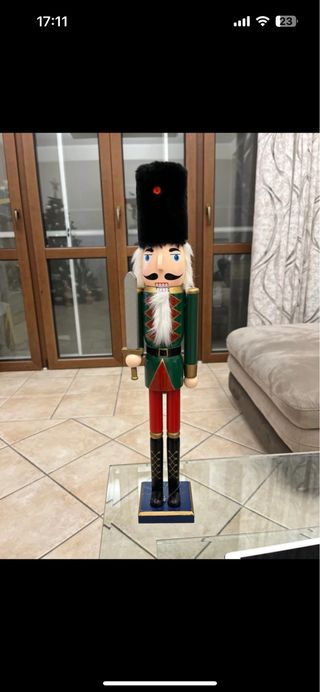 schiaccianoci in legno natalizio