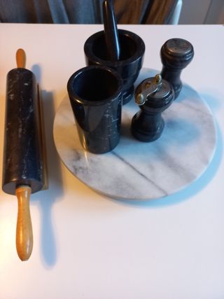 Piatto mattarello mortaio pestello sale