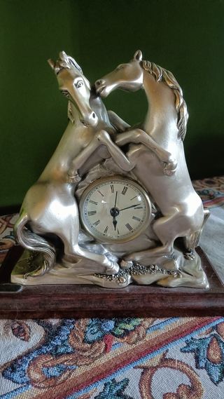 Orologio con cavalli in argento