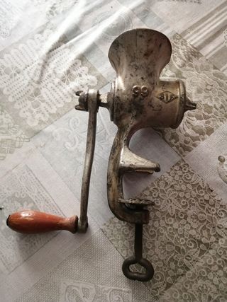 Attrezzo macina carne