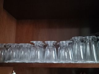 Vendo  bicchieri  di  cristallo