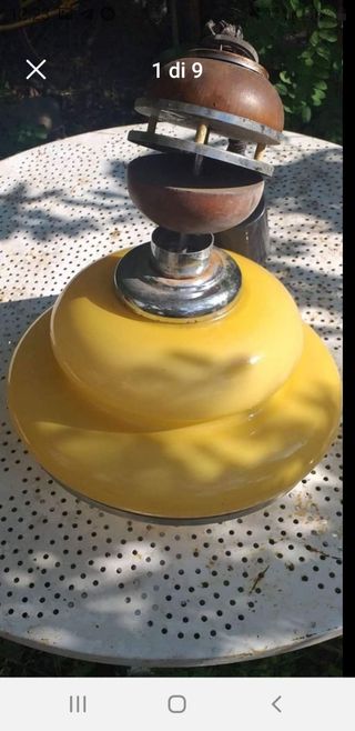 Lampadario giallo a neon