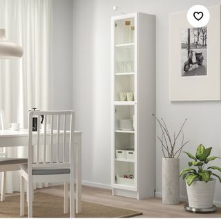 anta ikea bianca e vetro