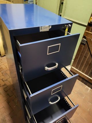 Vendo 4 classificatori e 1 scrivania