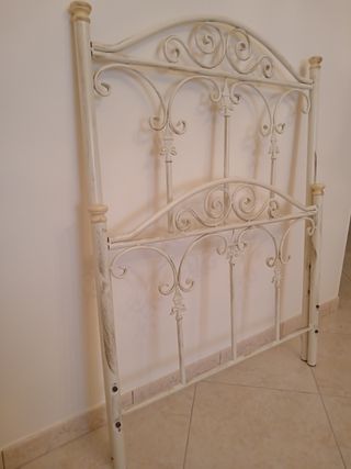 Letto singolo in ferro battuto