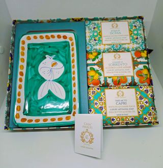 Confezione di tre saponette 150 gr e portasapone