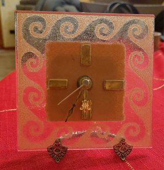 Orologio da tavolo in vetro decorato
