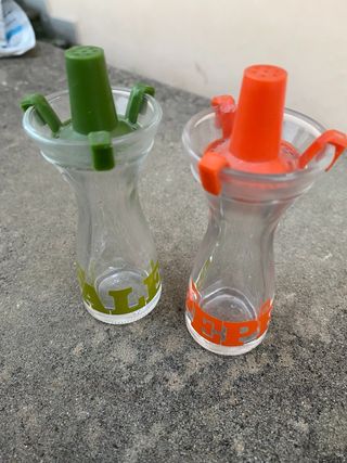 Sale e pepe in vetro Verde & Arancio