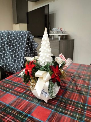 Candela natalizia con vaso