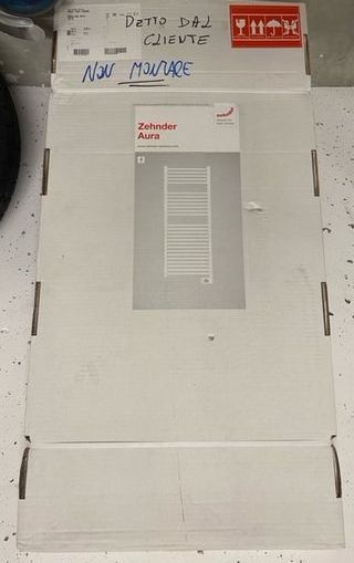 Radiatore scaldasalviette Zehnder Aura