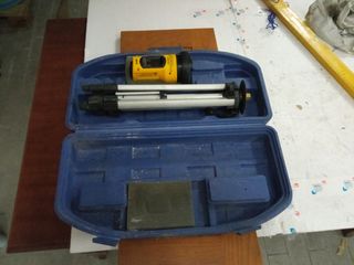 Livello laser autolivellante