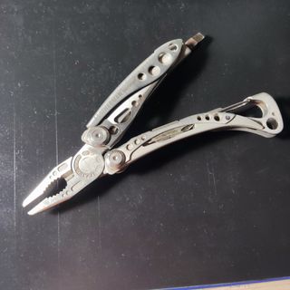 Leatherman skeletool