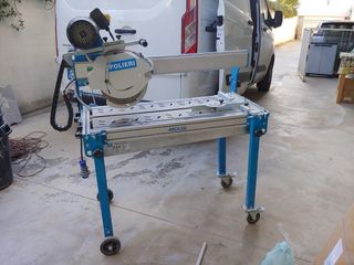 Tagliapiastrelle elettrica ad acqua
