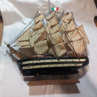 Antico veliero in legno