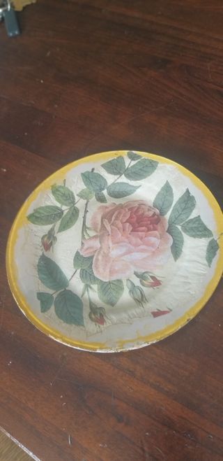 Piatto decoupage con rosa