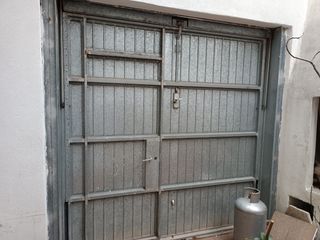 Portone basculante con porta