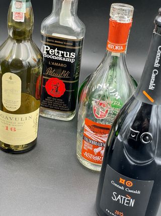 Bottiglie chanpagne saten unicum lagavulin vuote