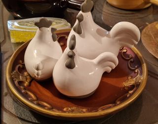 Set 3 gallinelle più piatto tondo.