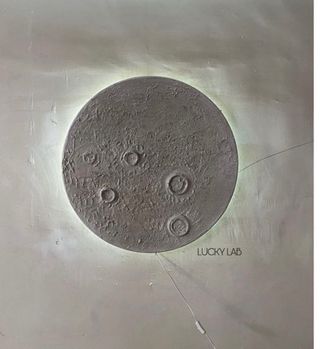 Luna retroilluminata
