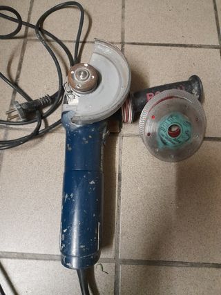 Attrezzi(smerigliatrice +2 dischi)