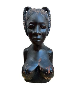 Statua donna africana