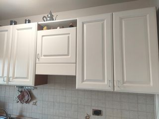Cucina lineare in legno colore bianco
