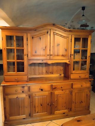 Credenza in legno con vetrinette