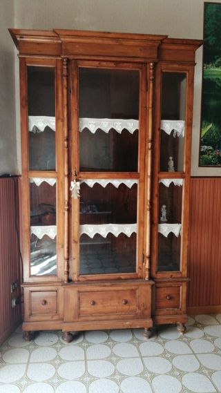 Vetrina in legno fine 800