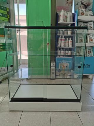 Vetrina 2 ante con ruote 80 x 40 x h90 cm