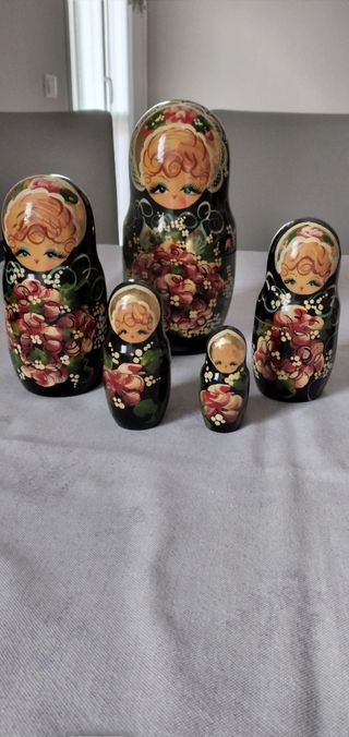 Matrioska russa vintage in legno dipinto a mano