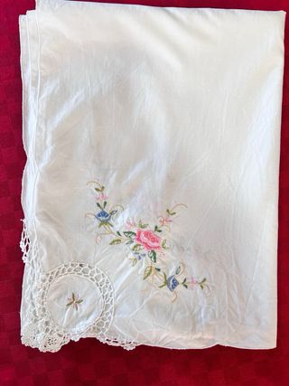 Tovaglia in puro cotone ricamata