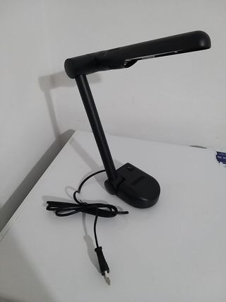 Lampada da tavolo orientabile
