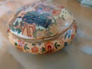 Cofanetto con coperchio