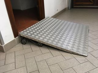 Rampa inclinata alluminio antiscivolo 90x100x16 cm
