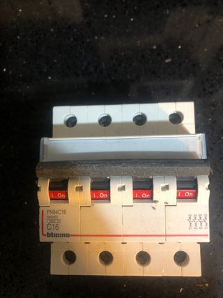 magneto termico trifase biticino C16