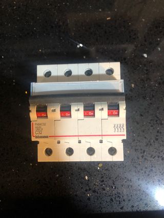 magnetontermico trifase+neutro C32