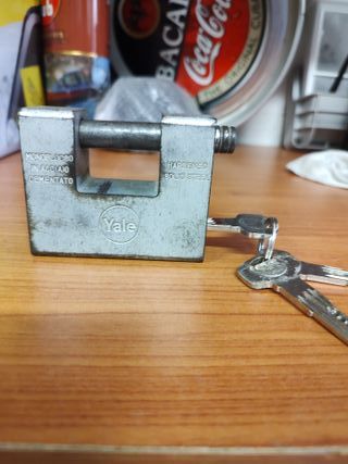 Yale lucchetto