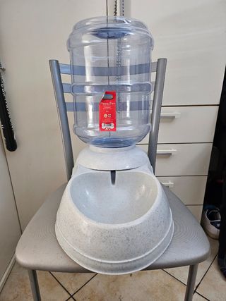 Dispenser acqua per animali