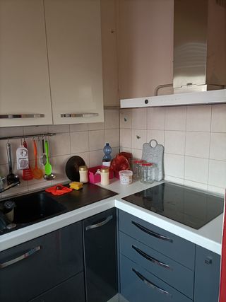 Cucina angolare completa, moderna e funzionale