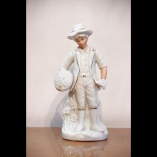 Statuina in ceramica ragazzo fiori