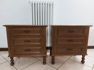 Coppia di comodini in legno