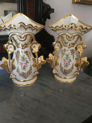 Coppia di vasi antichi