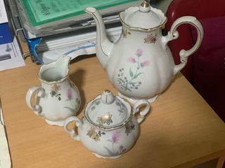 Teiera, zuccheriera e lattiera